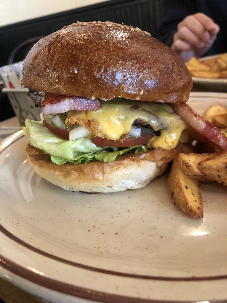 CRITTERS BURGER – Burger Diary